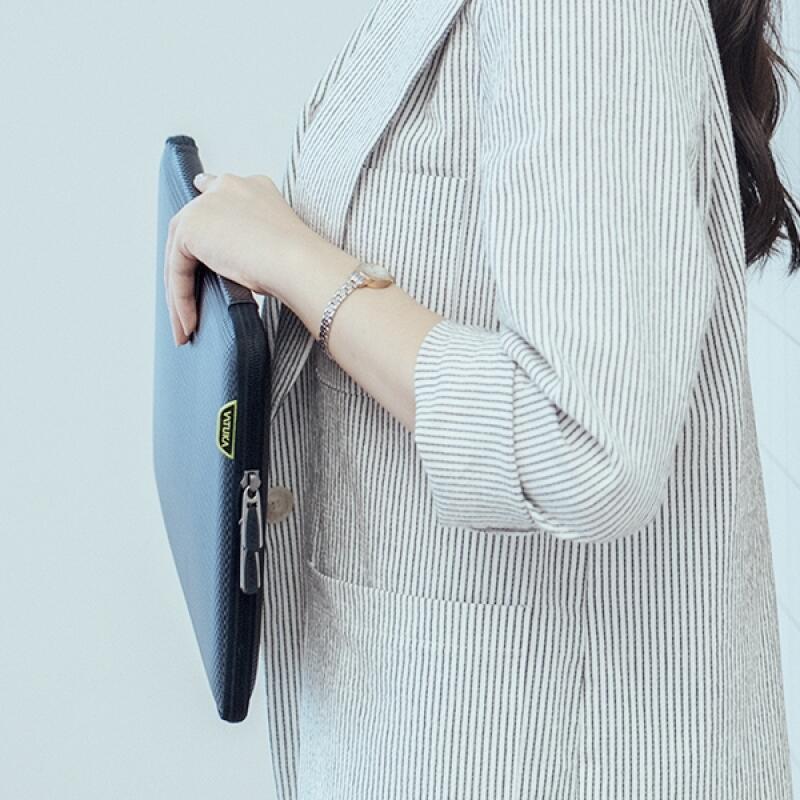 POOM | 3D 큐브 맥북에어 파우치 - 11.6인치