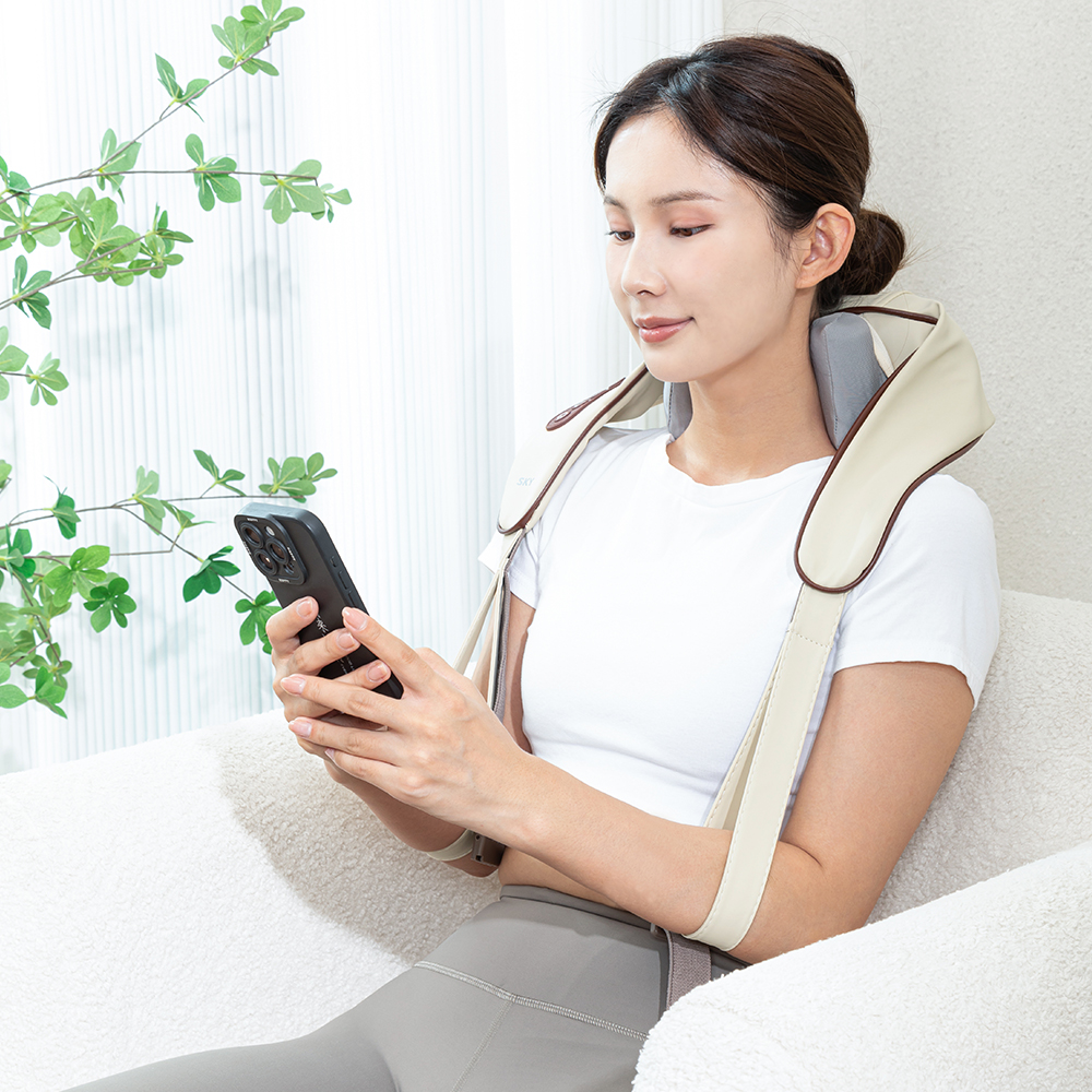 POOM | 3D 온열 목 안마기 승모근 어깨 마사지기 EM10