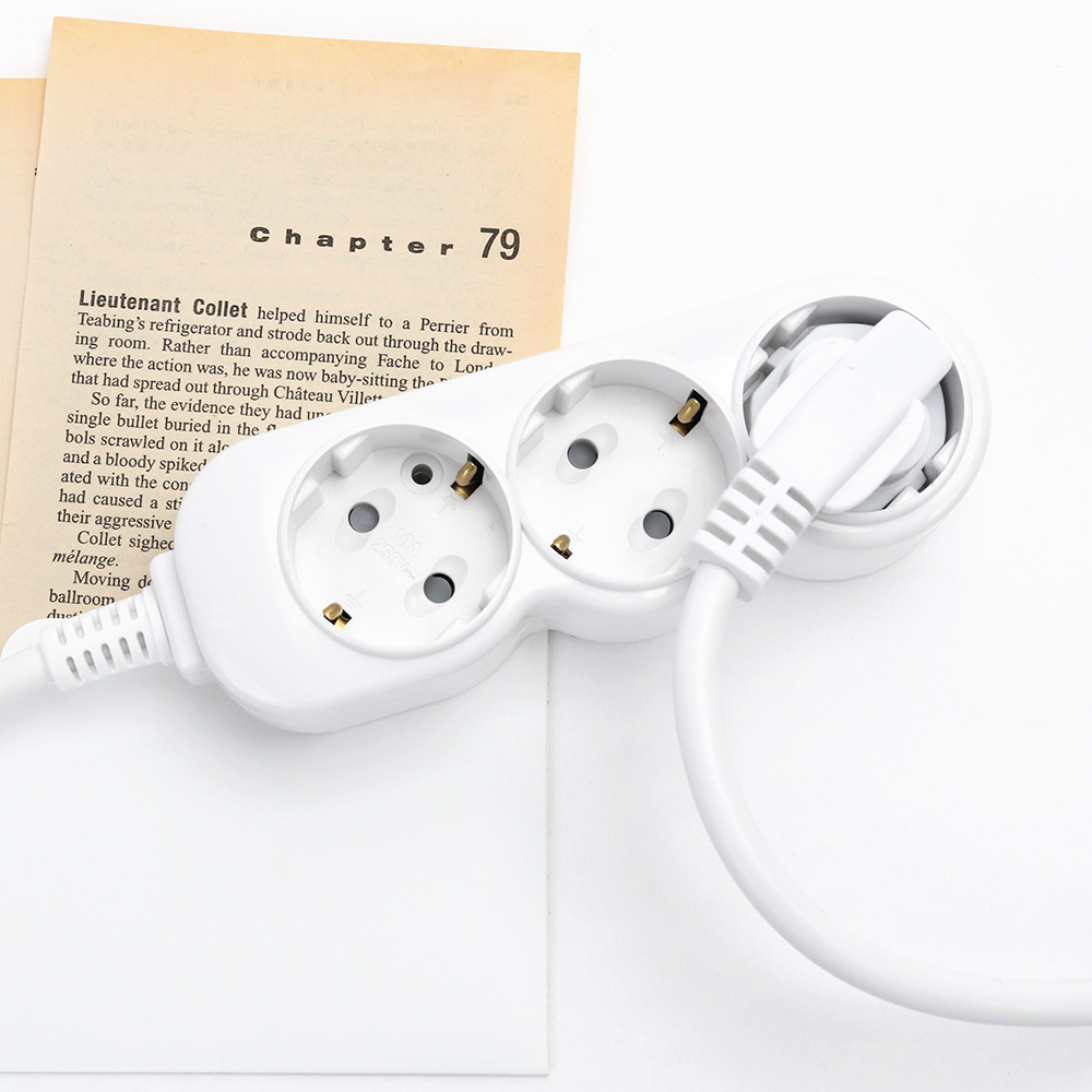 POOM | 짧은선 멀티탭 접지형 3구 30cm