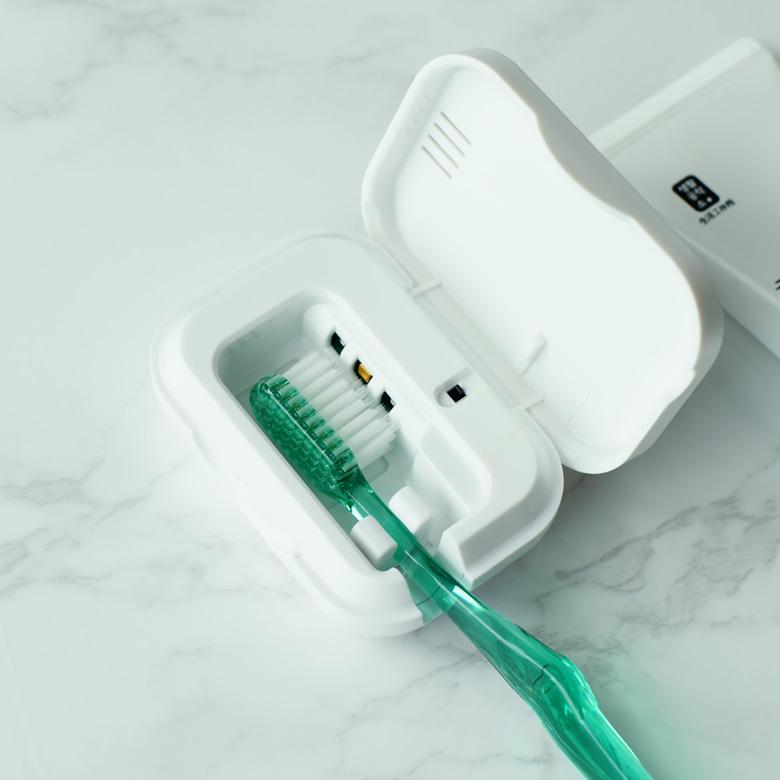 POOM | 위베어베어스 UV-C LED 미니 휴대용 칫솔살균기