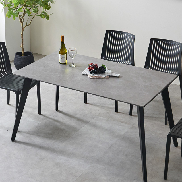 POOM | 블랙 프리마 1400 통 세라믹식탁