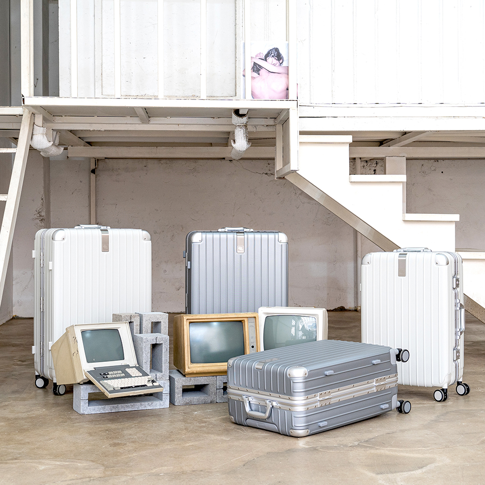 POOM | [트래블기어] HK 꼰띠고 28인치 PC 100% 수화물용 캐리어