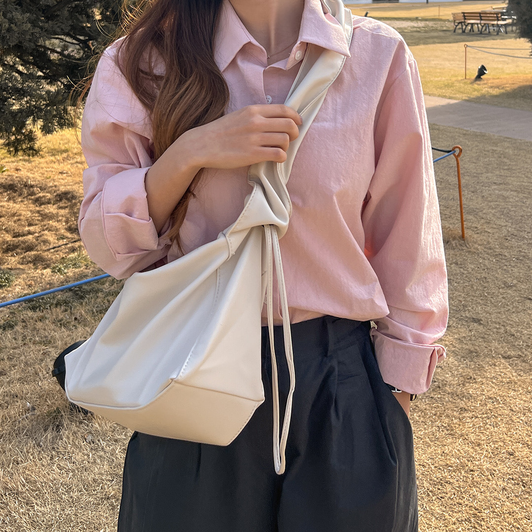 POOM | 레더 쭈리 크로스 숄더백 2color