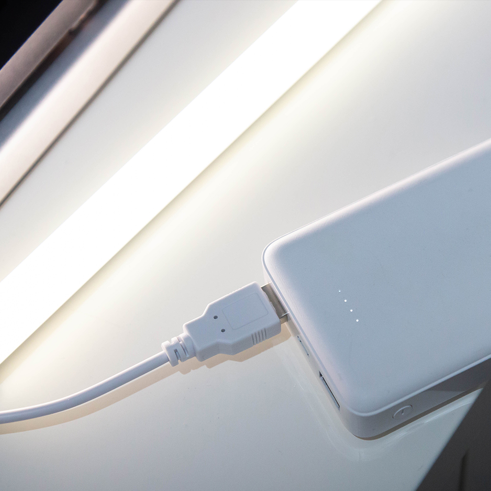 POOM | 레토 USB 책상 조명 LED 스탠드 독서등