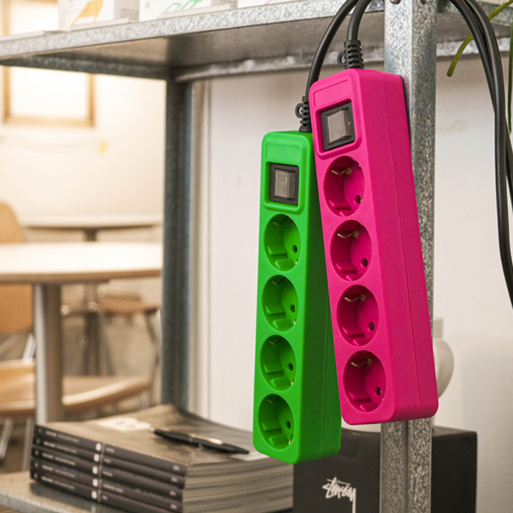 POOM | 바나코 미드센추리 컬러 멀티탭 플러그 4C-2M